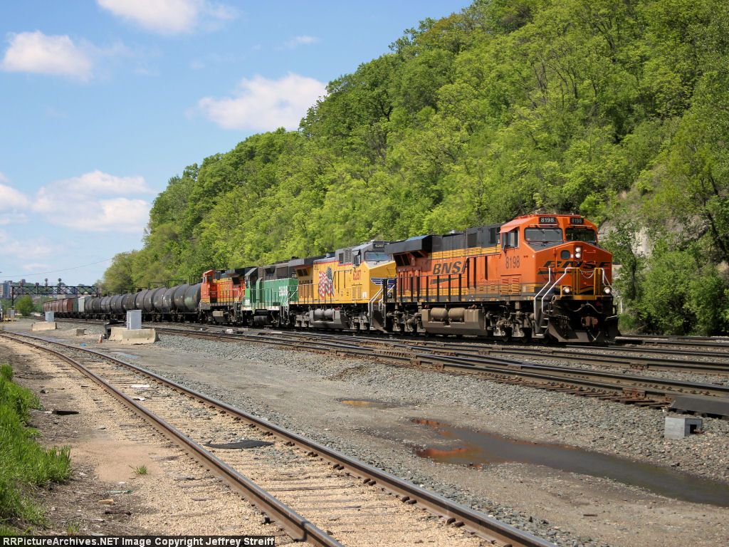 BNSF 8198